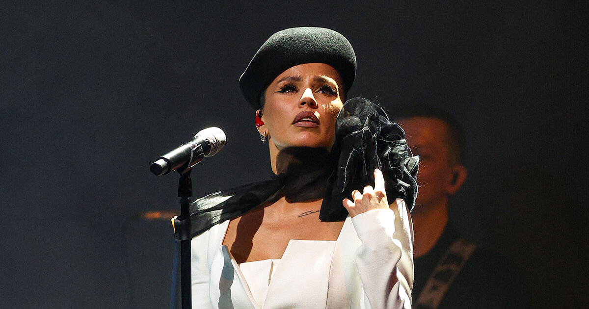 Рогов, 170 костюмов и 35 000 зрителей: Zivert устроила то, чего не ожидали даже фанаты - Я Покупаю